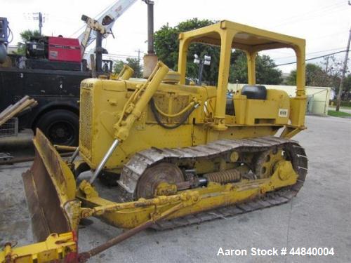 UsedCaterpillar D4D Dozer, workhorse bulldozer, newer hoses, year 198