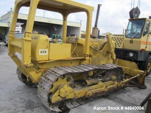 UsedCaterpillar D4D Dozer, workhorse bulldozer, newer hoses, year 198