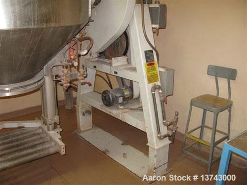 UsedGemco 30 cubic foot Gemcomatic double cone blender. Complete with