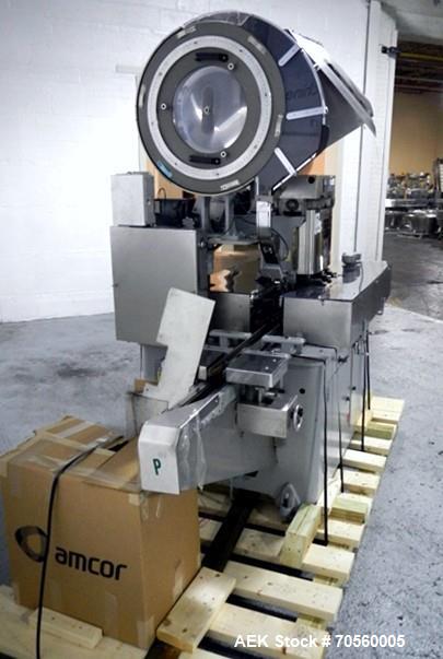 Used Resina U30 Inline Quill Capper. Capable of speeds up to 120 cpm.