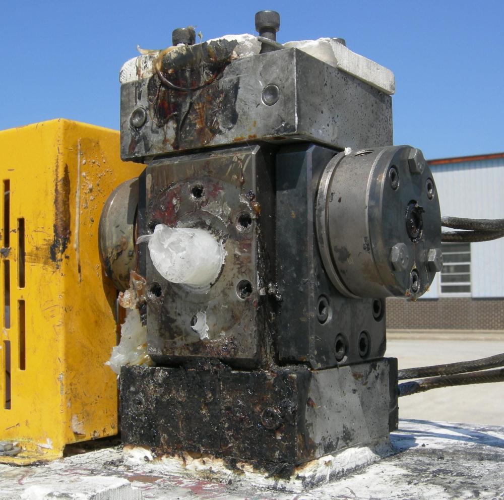 USED: Zenith melt pump, model 60-20000-2174-4. Approximate 1" diamete