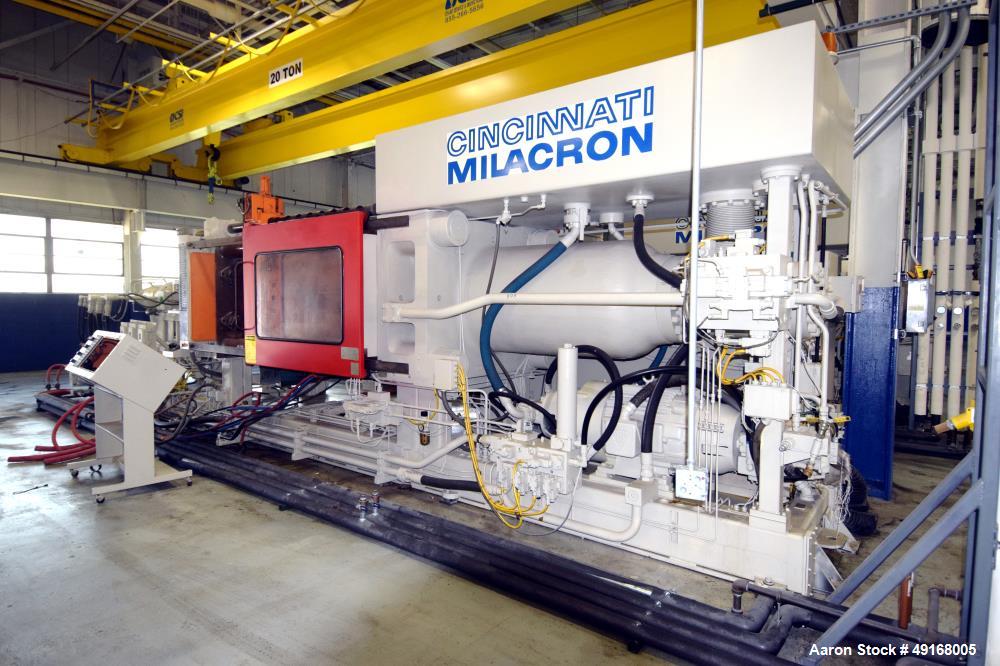 Used Cincinnati Milacron Horizontal Injection Molder, 700 Ton, Model