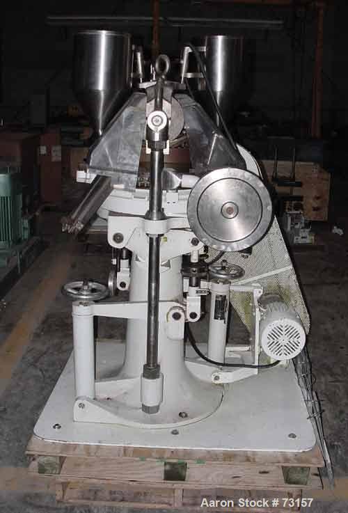 USED: Natoli tablet press, type BB. Operating pressure 4 tons. 45 sta