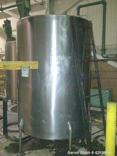UsedTank, 1050 gallon, vertical, 304 stainless steel. Dished top, sl