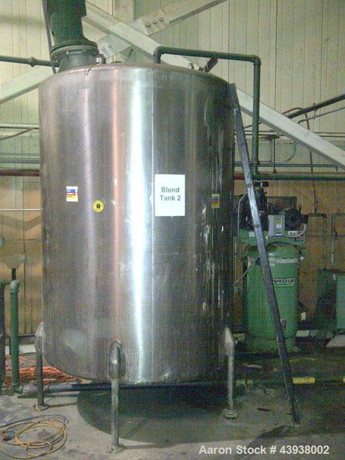 UsedTank, 1050 gallon, vertical, 304 stainless steel. Dished top, sl